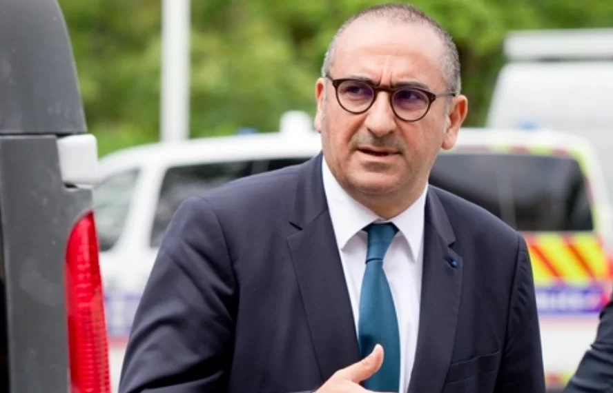 Une boîte russe joue les experts au ministère de l'Intérieur (Le Canard ...