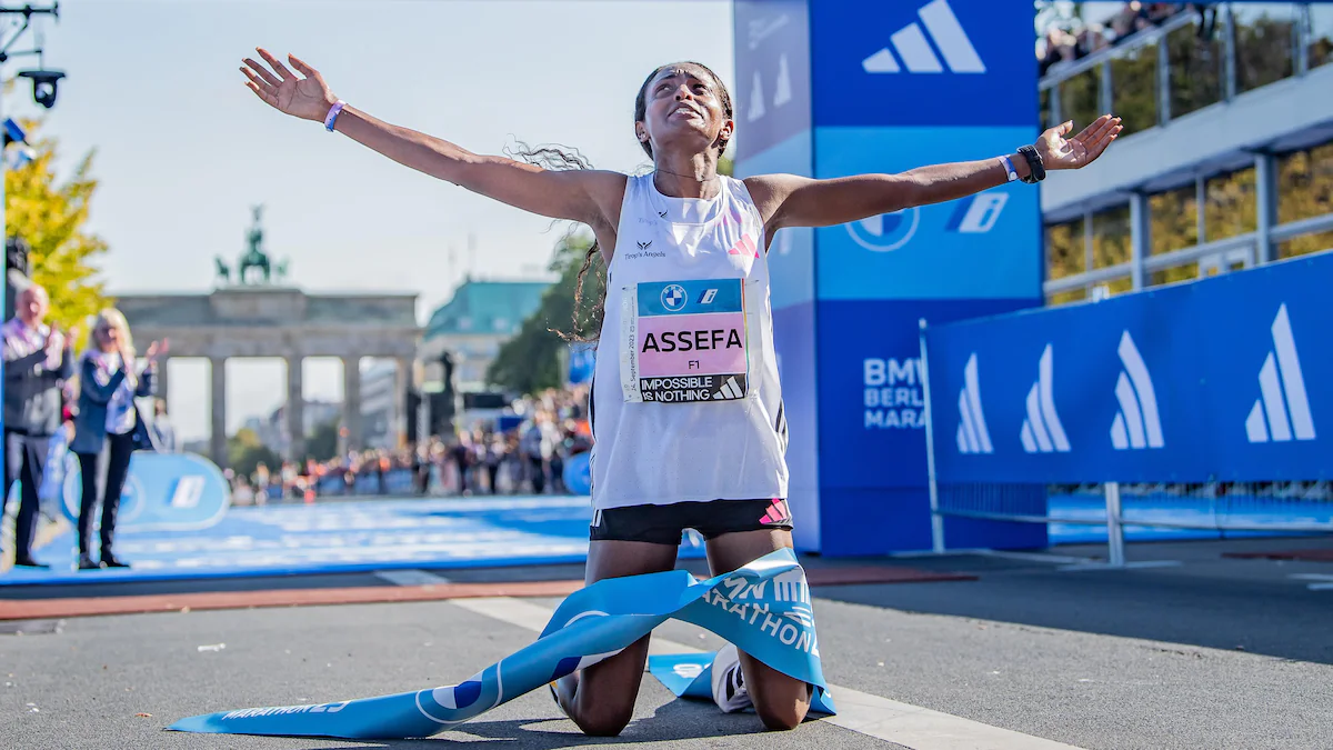 Marathon de Berlin : Tigst Assefa pulvérise le record du monde - RADIO ...